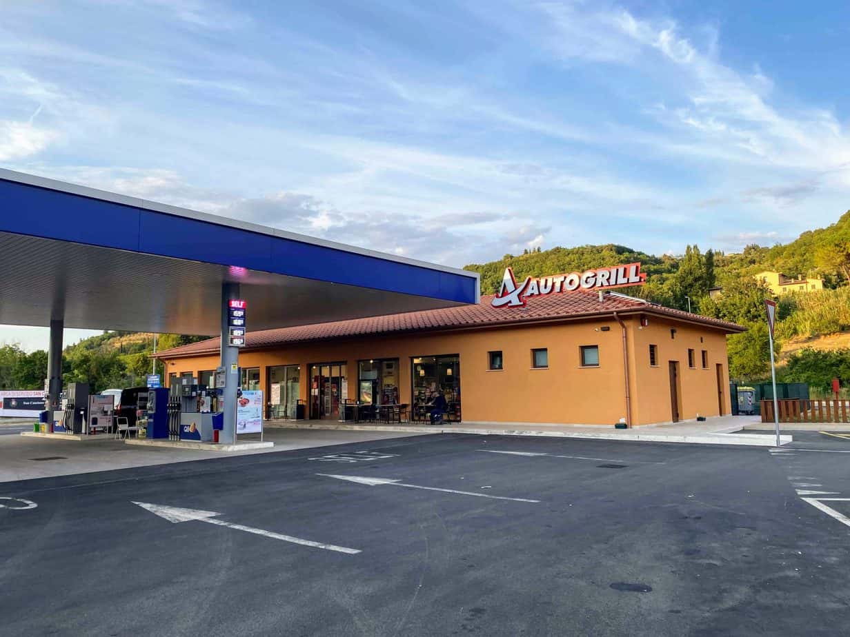 ITALIAN GAS STATIONS – A Guide to Getting Gas in Italy - Mom In Italy