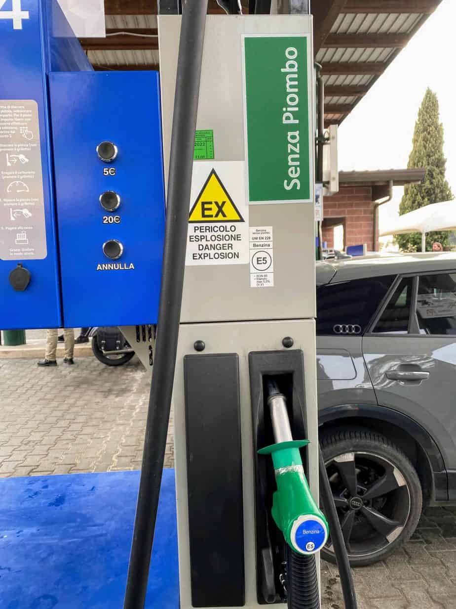 Italian Gas Stations – A Guide to Getting Gas in Italy - Mom In Italy