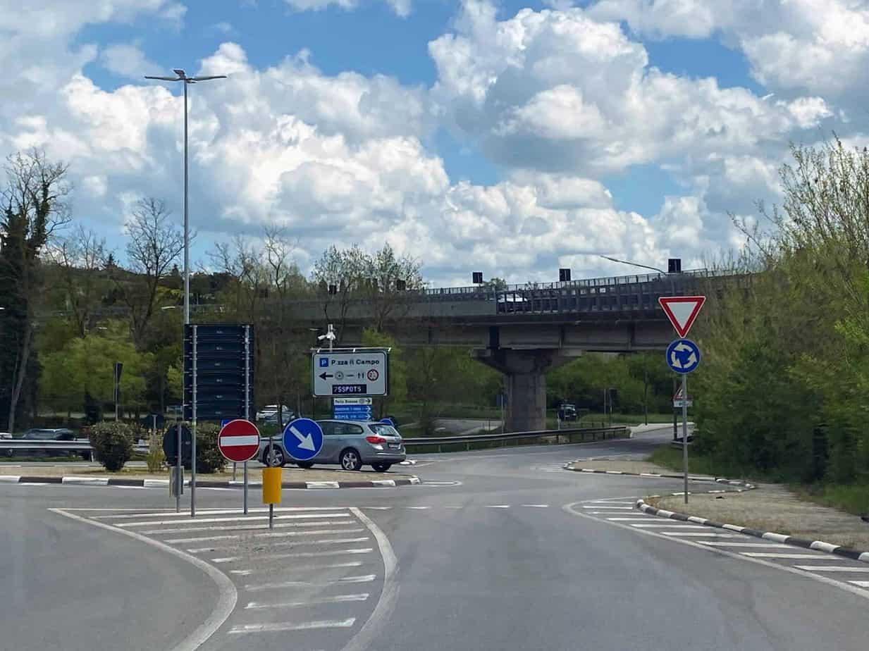 ITALIAN ROAD SIGNS - Guide for Visitors + Printable Booklet - Mom In Italy