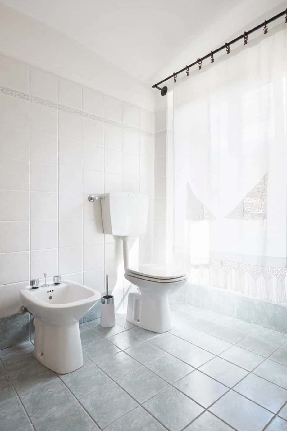 BATHROOMS IN ITALY – Everything You Need to Know - Mom In Italy