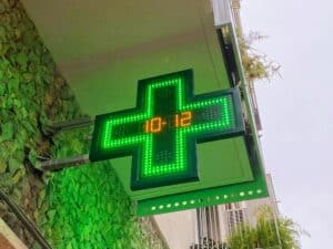 PHARMACIES IN ITALY (FARMACIE) – A Traveler’s Guide - Mom In Italy