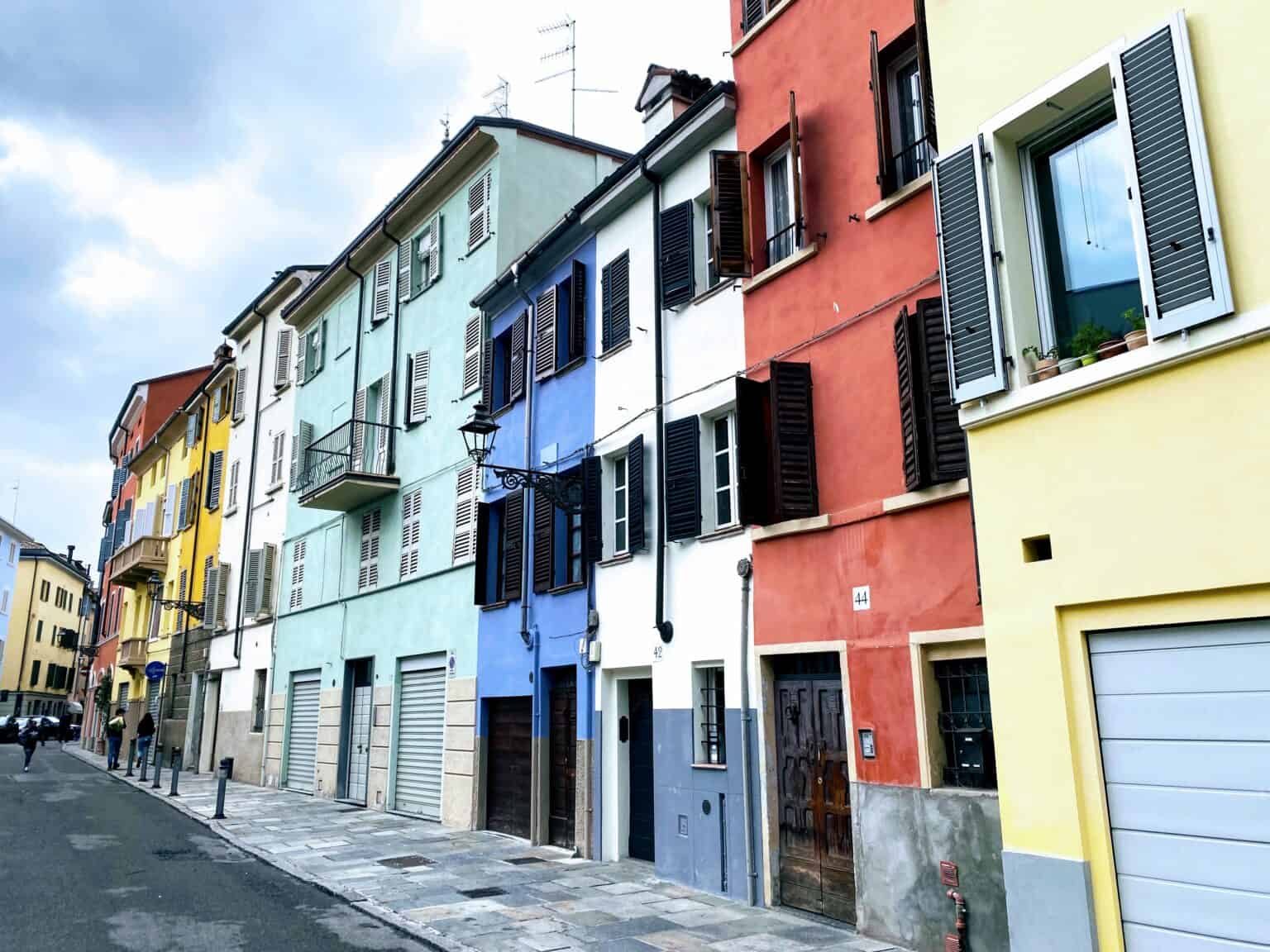 10 FAMOUS ITALIAN LANDMARKS + Fun Facts! - Mom In Italy