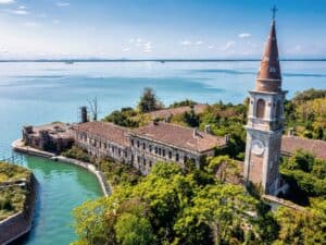 ISLANDS OF VENICE – Which One Should You Visit? - Mom In Italy