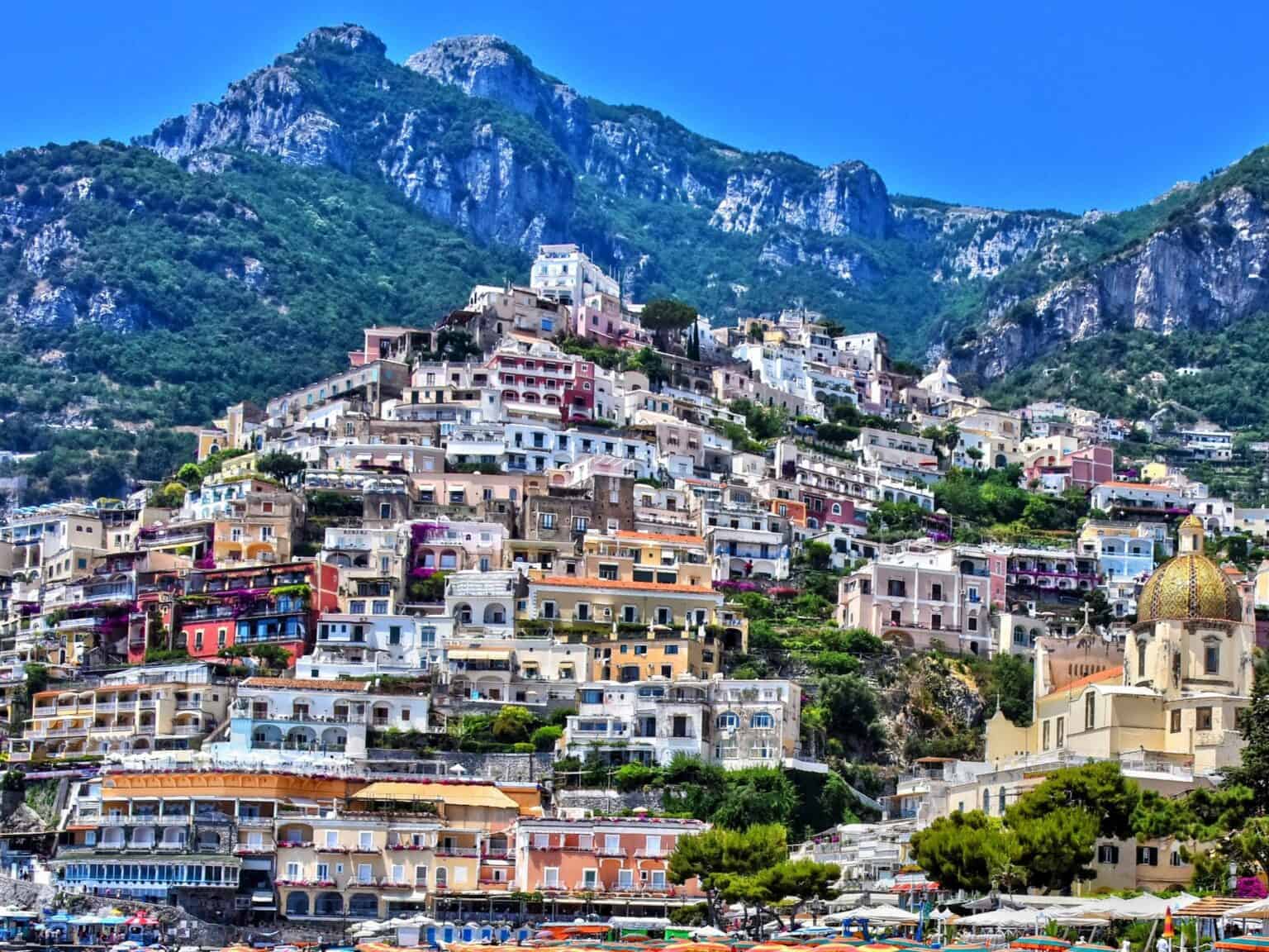 COLORFUL HOUSES IN ITALY – Where to Find Italy’s ‘Rainbow’ Villages ...