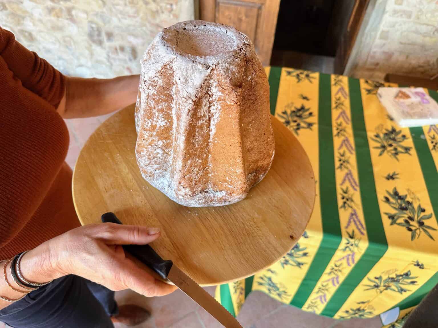 PANDORO VS PANETTONE – Which Italian Christmas Cake is For You? - Mom ...